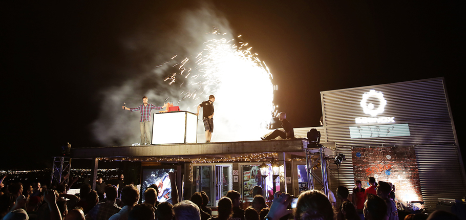 Beenox, Party Toit - La Firme